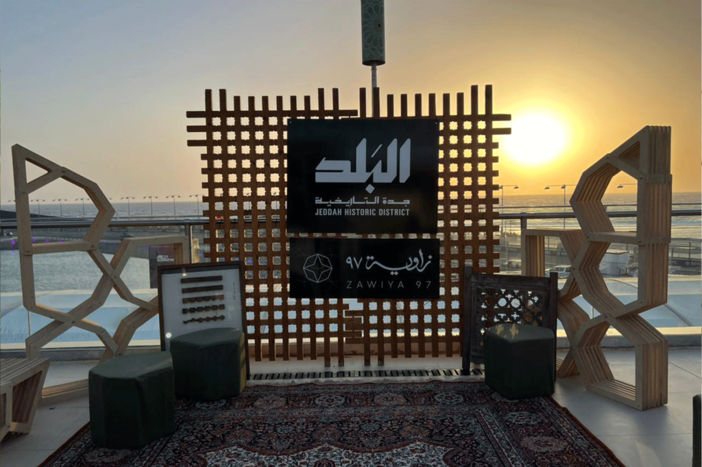 JHD - Formula1 Paddock Club - Red Bannas